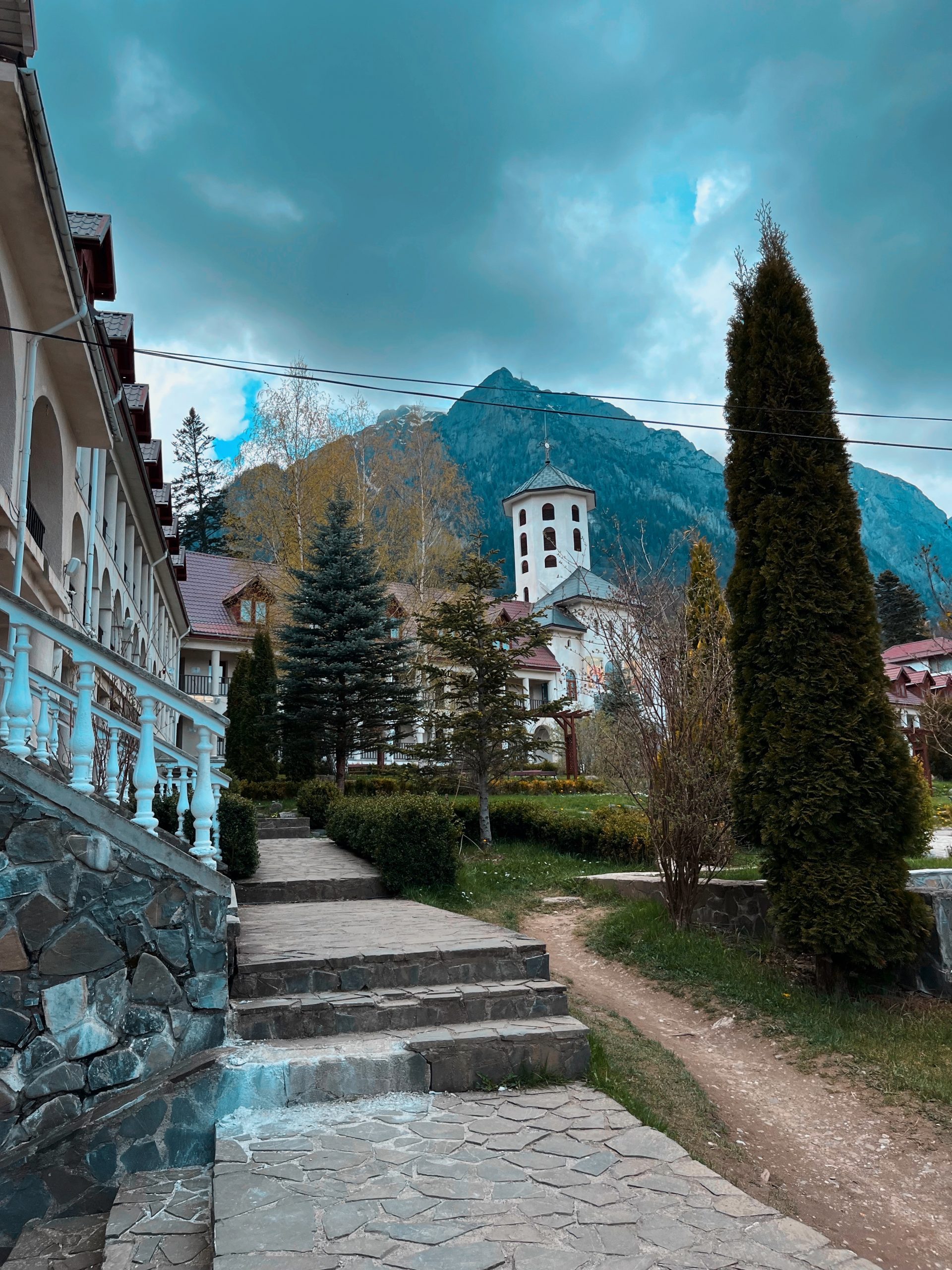 5 drumeții ușoare de o zi în Munții Bucegi: Cascada Urlătoarea ...