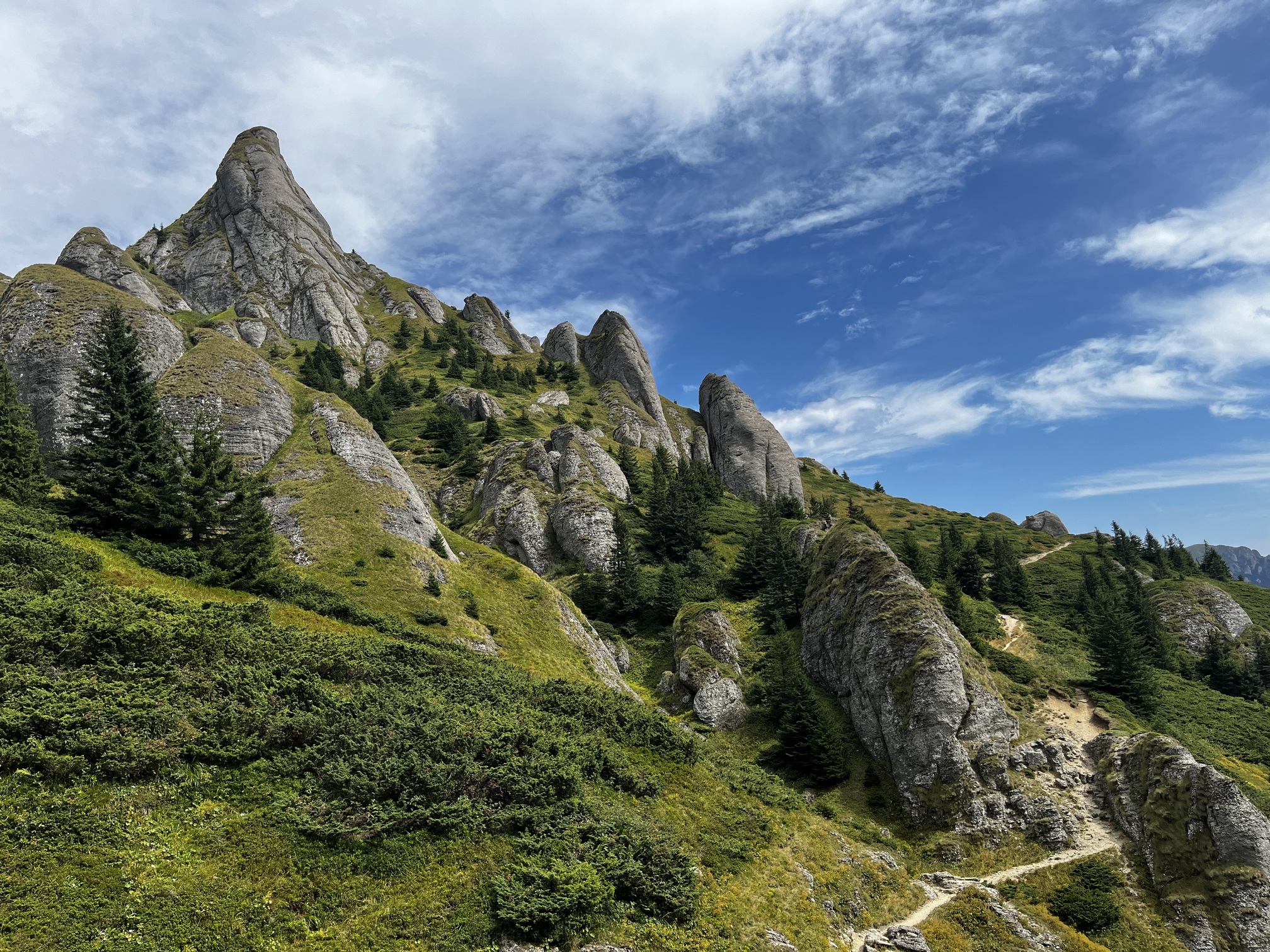 Cum arată cel mai popular și spectaculos traseu către Vârful Ciucaș, de ...
